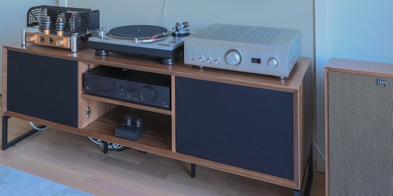 Best Affordable Amplifiers for Turntables | Vinyl Restart